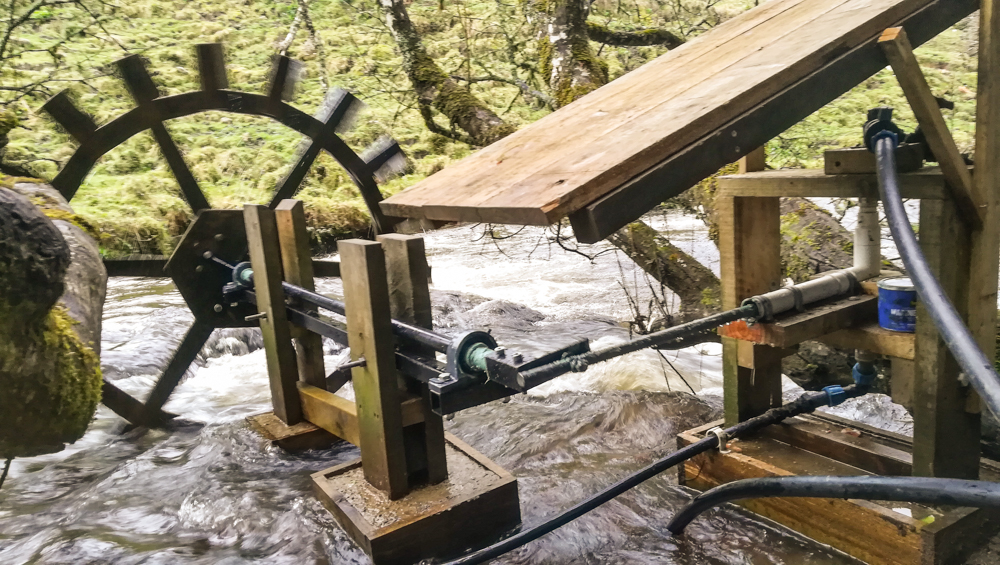Building a Waterwheel that Pumps During a Drought | Back to the Land